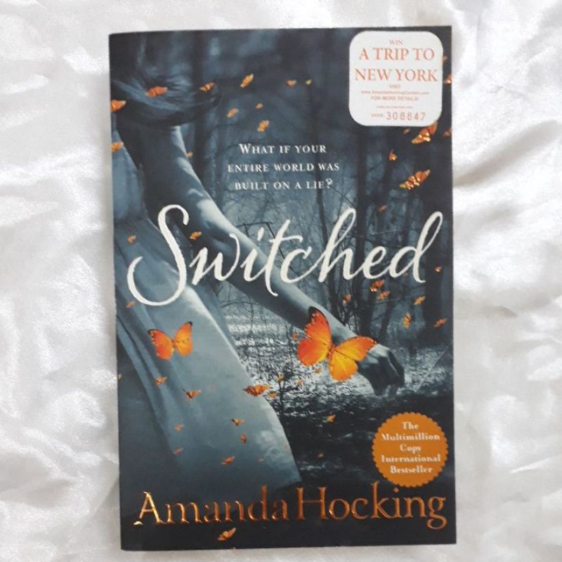 (Preloved) Amanda Hocking - Switched ( A Trylle Novel) | Shopee Malaysia