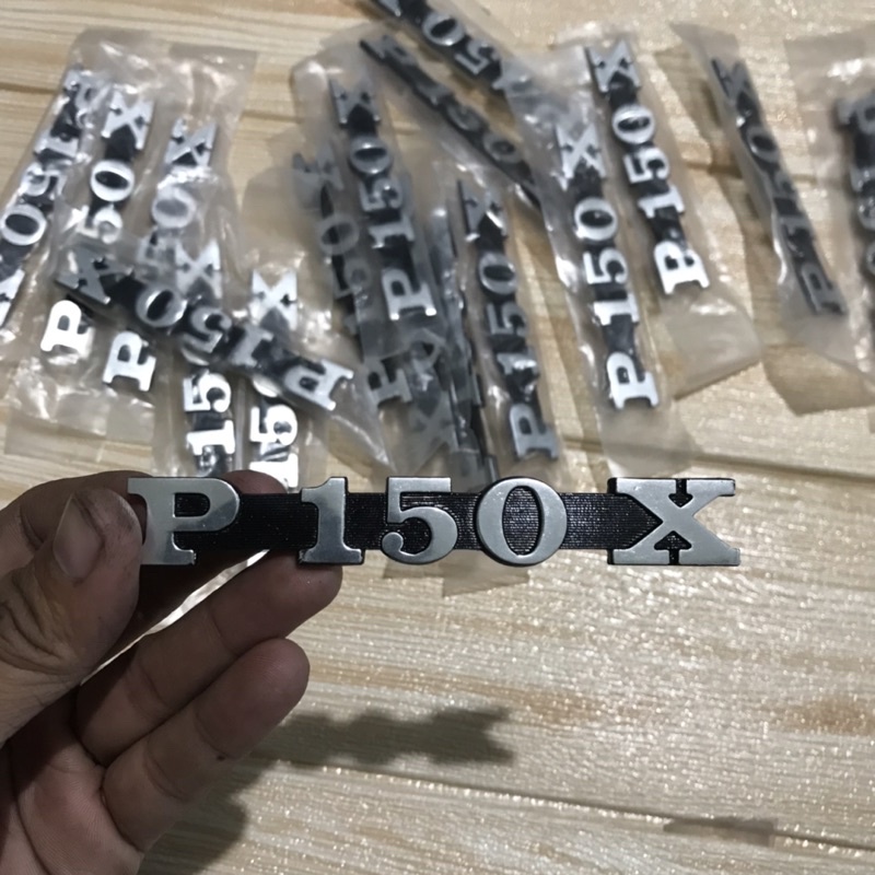 P150x vespa px logo logo Badge | Shopee Malaysia