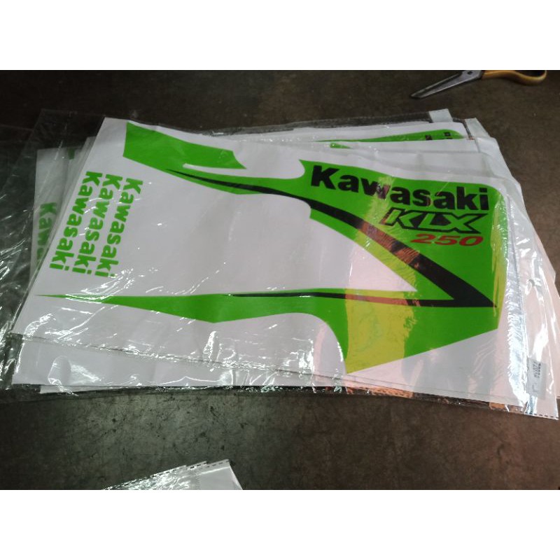 KLX250 KLX 250 KAWASAKI STRIPE STICKER DECAL TANK TANGKI | Shopee Malaysia