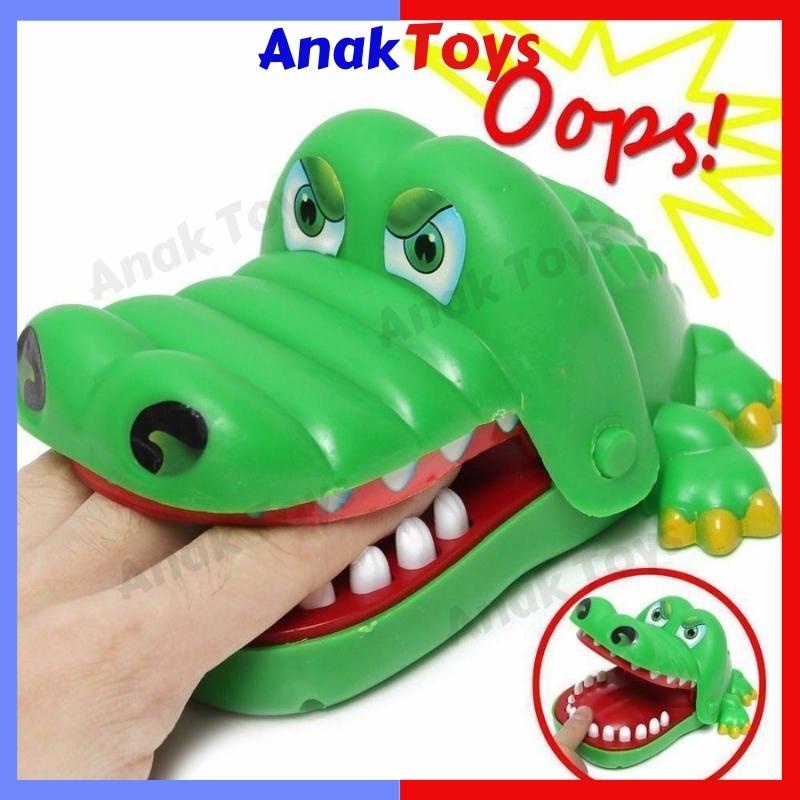 Cute Large Crocodile Teeth Pull Out Snap Biting Finger Bites Hand ...