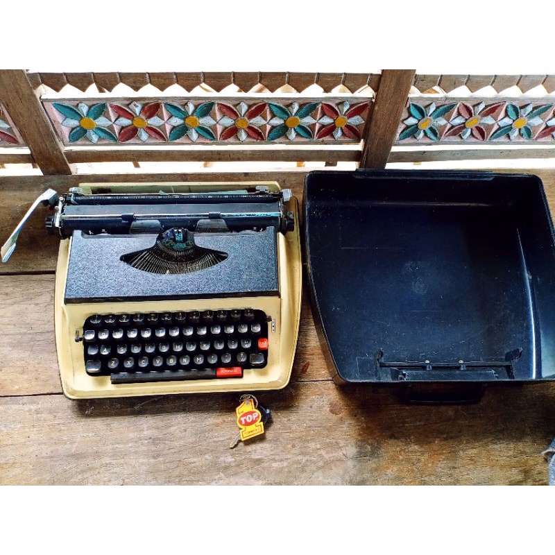 MESIN Old School Typewriter Jadoel typewriter | Shopee Malaysia