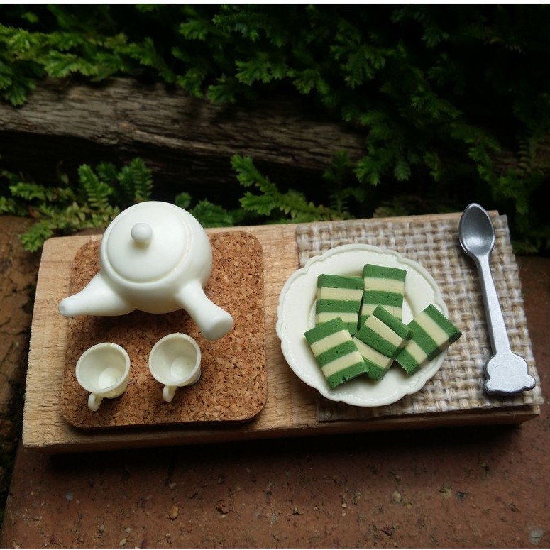 Handmade Miniature 1:12 Pandan layer Cake/Kuih lapis set | Shopee Malaysia