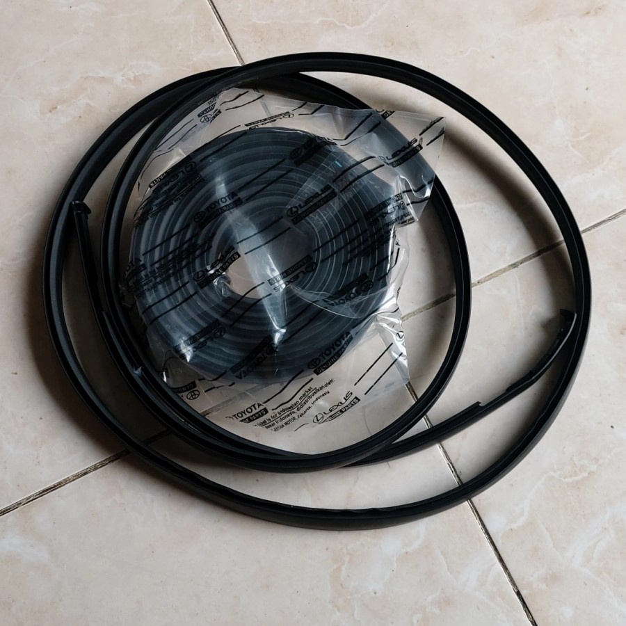 Sell UNIVERSAL TOYOTA INNOVA INOVA RIBON UNIVERSAL RUBBER ROOF RUBBER ...