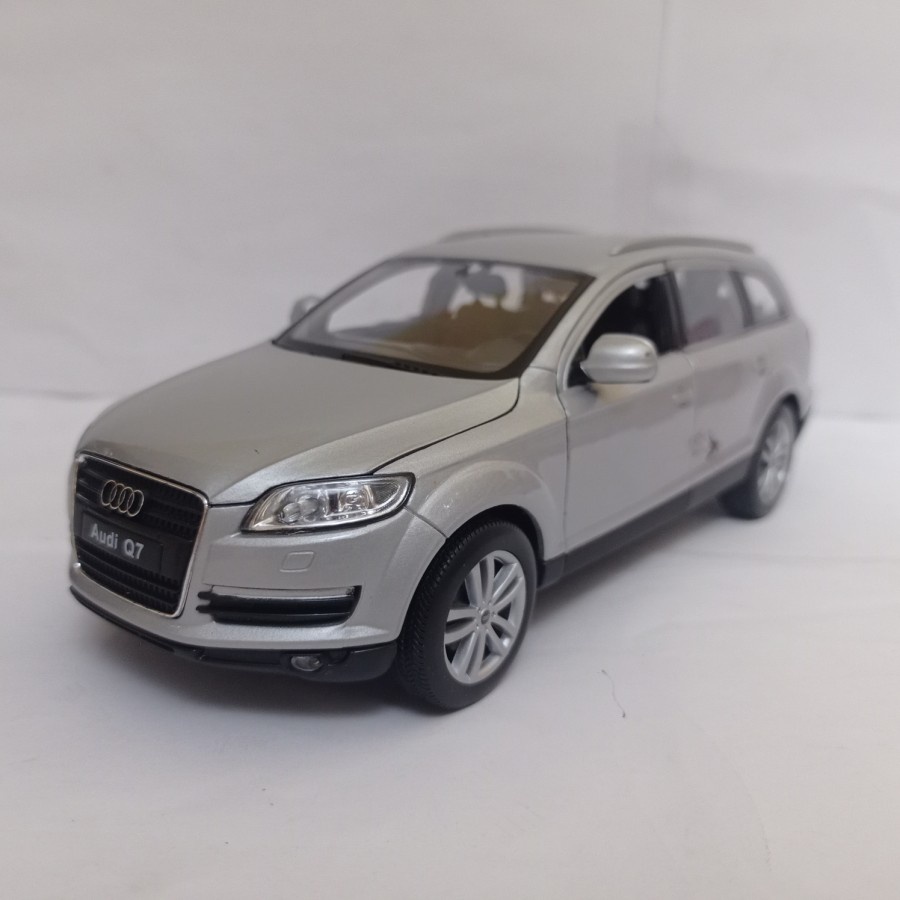 Diecast Car Audi Q7 Welly 1:24 Miniature Toy Car Display Collection ...