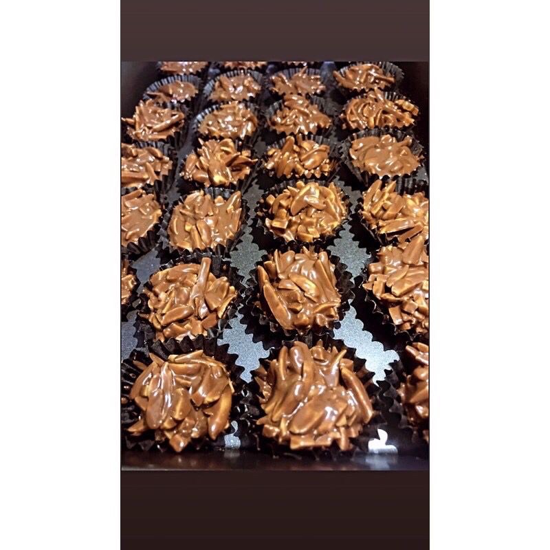 KUIH RAYA 2023 almond cluster, chocolate almond cookies | Shopee Malaysia