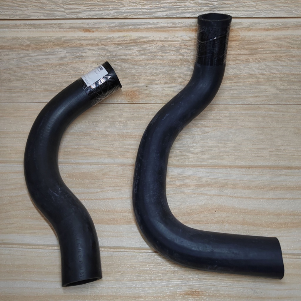 TOYOTA COROLLA KE70DX ,KE70GL , KE70 RADIATOR TOP HOSE AND BOTTOM HOSE ...