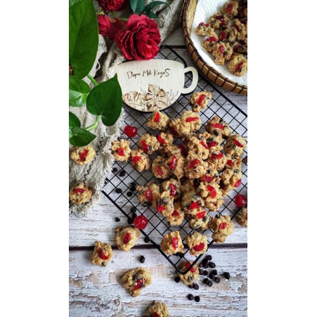 kuih raya meriah/ cookies chip/berry/ red pearl | Shopee Malaysia