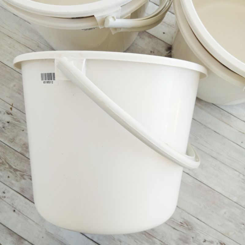 7 liter white plastic bucket laundry bucket Paint bucket Fishing bucket ...