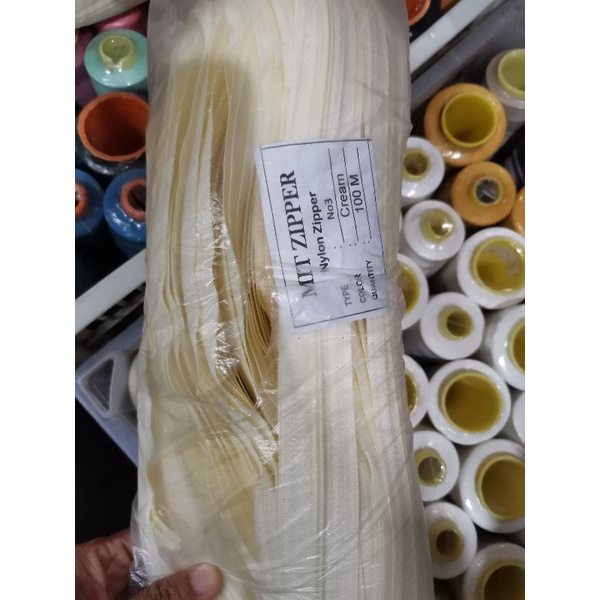 ZIPPER SIZE 3. Continuous sold per roll. 100 meters. (Slider not ...