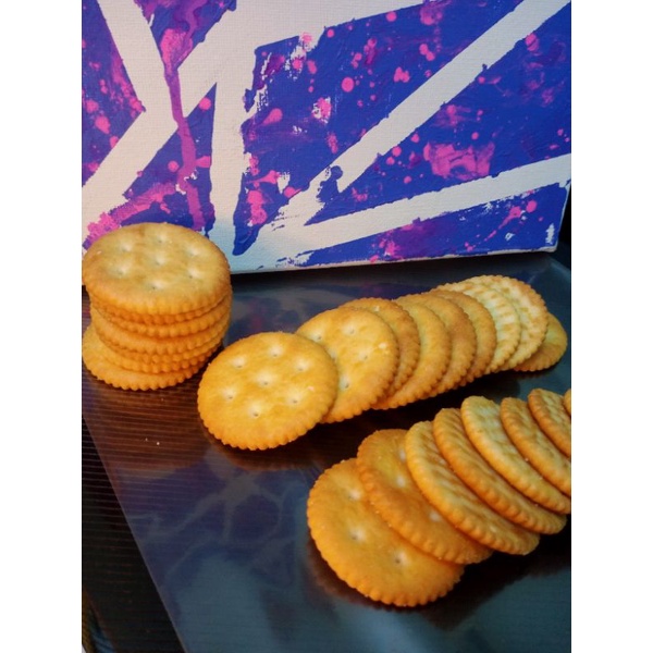 biscuits masin bulat [brand Julie's] 500g / 1kg | Shopee Malaysia