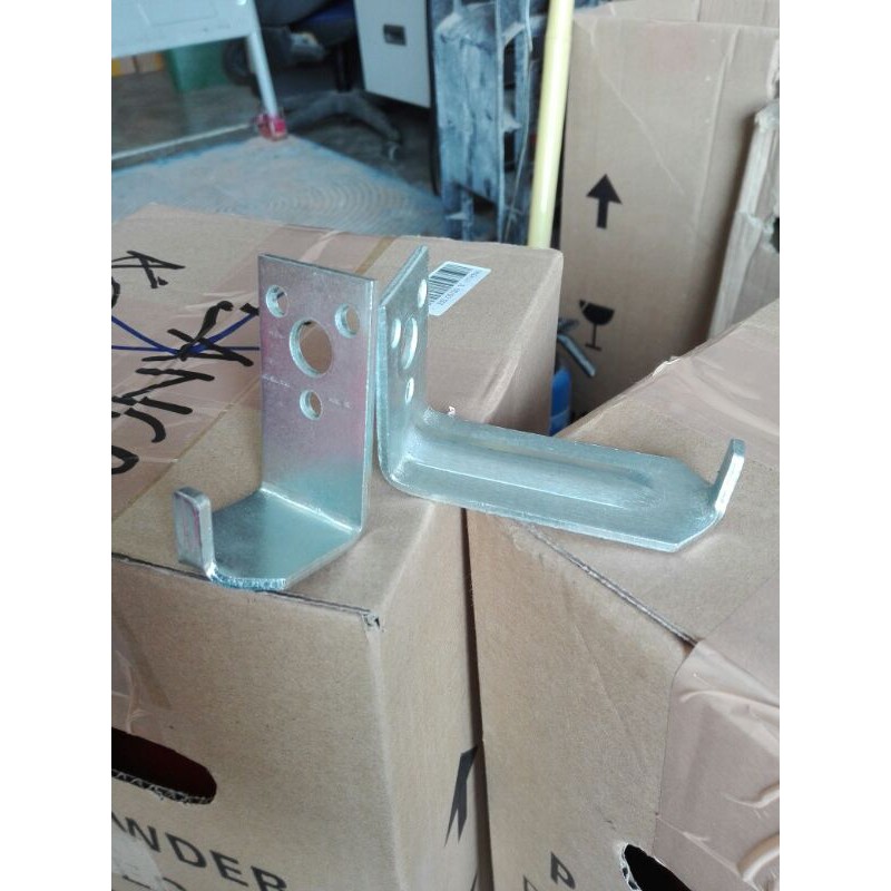 besi penyangkut pemadam api hanger fire extinguisher | Shopee Malaysia