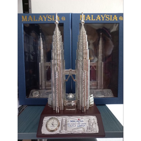 Ready Stock 🎁 KLCC Malaysia 9 Inches Metal Wooden Base Twin Towers With ...