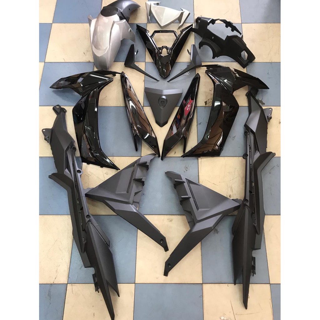 COVER SET VF3I V2 HOT ITEM ORIGINAL BLACK + SILVER (64000-VF3-0000-SKT ...