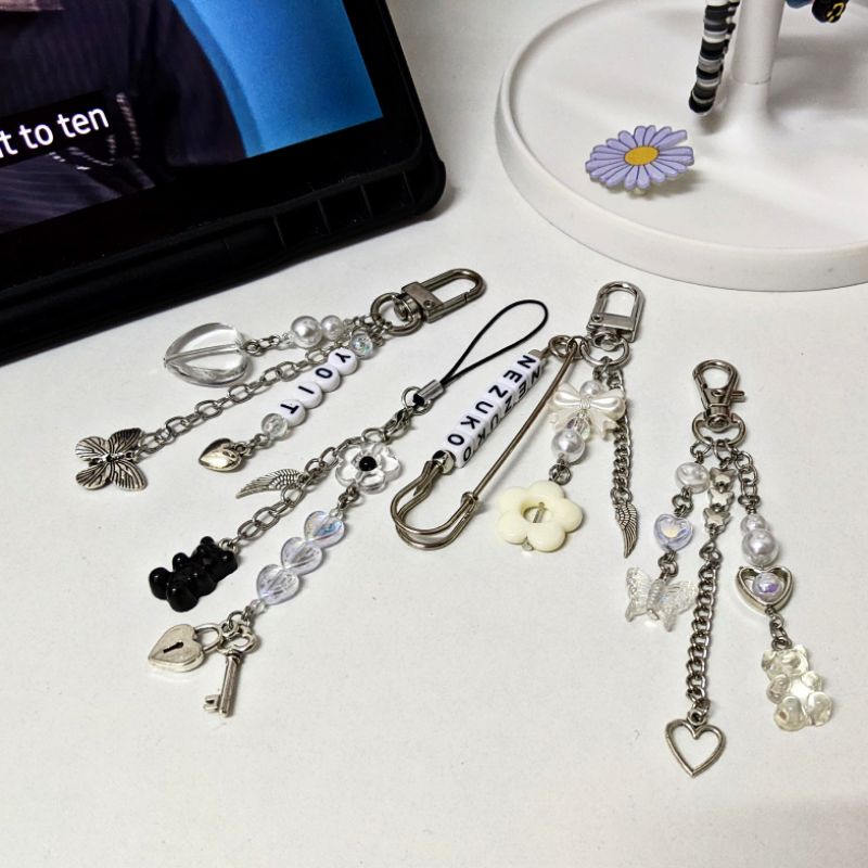 (by yoitkyu) CUSTOM MADE KEYCHAIN MONOCHROME BLACK WHITE SILVER WIRE ...