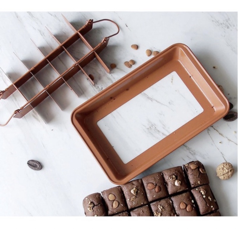Brownie Non-stick Baking Pan with Built-In Slicer / Cutter (Large ...