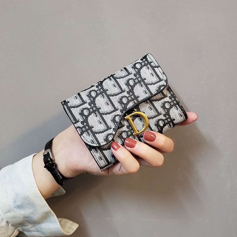 Compact Folding Wallet for Women with Luxurious D-shaped Style ...