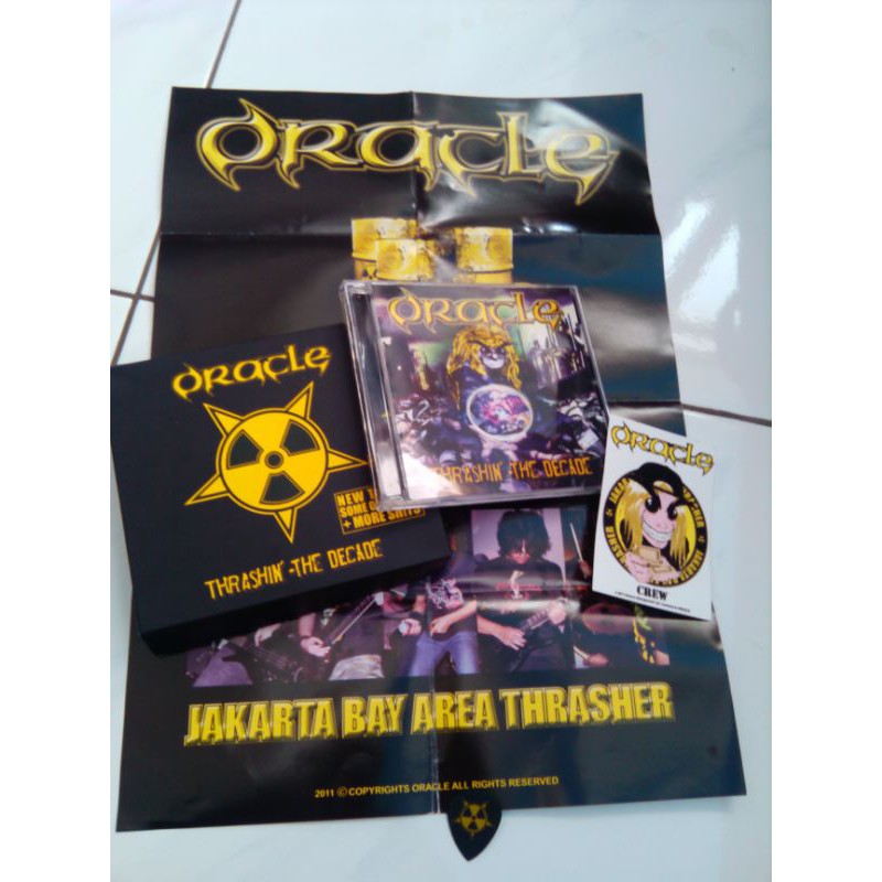 Oracle thrashin the decade boxset (cd, poster, sticker, guitar pick ...
