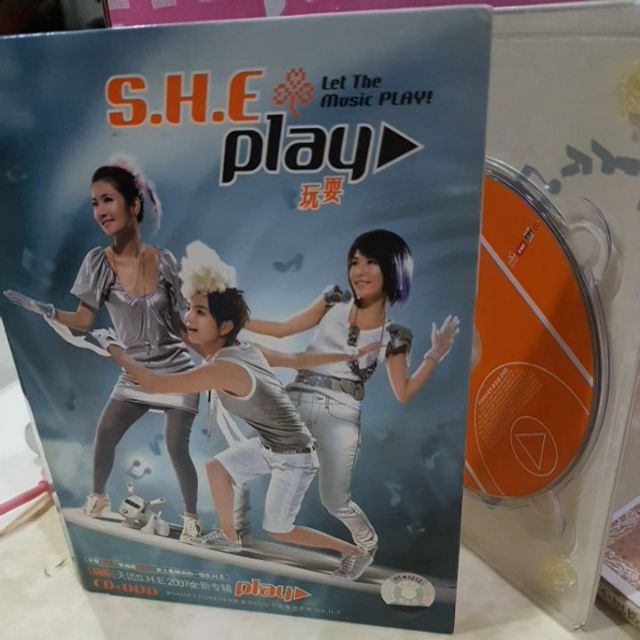 SHE 《Play》正版专辑 。。。。。。。。。 | Shopee Malaysia