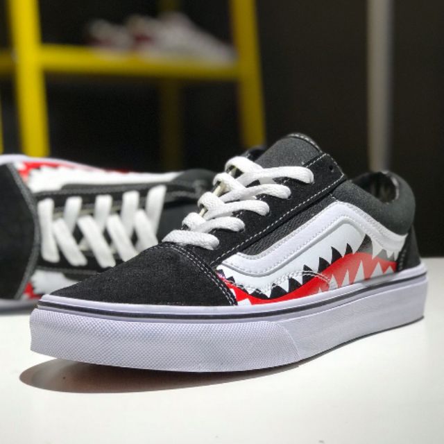 Shark Bape (Black White) | Shopee Malaysia