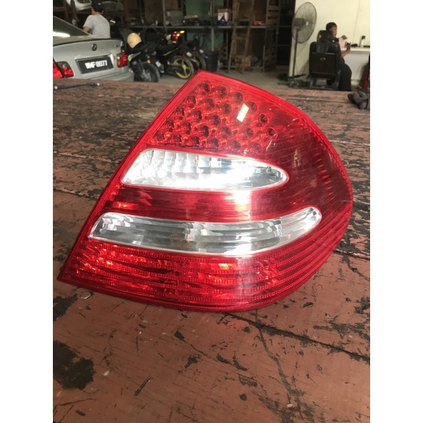 MERCEDES W211 TAILLAMP RH ( A2118200664 ) | Shopee Malaysia
