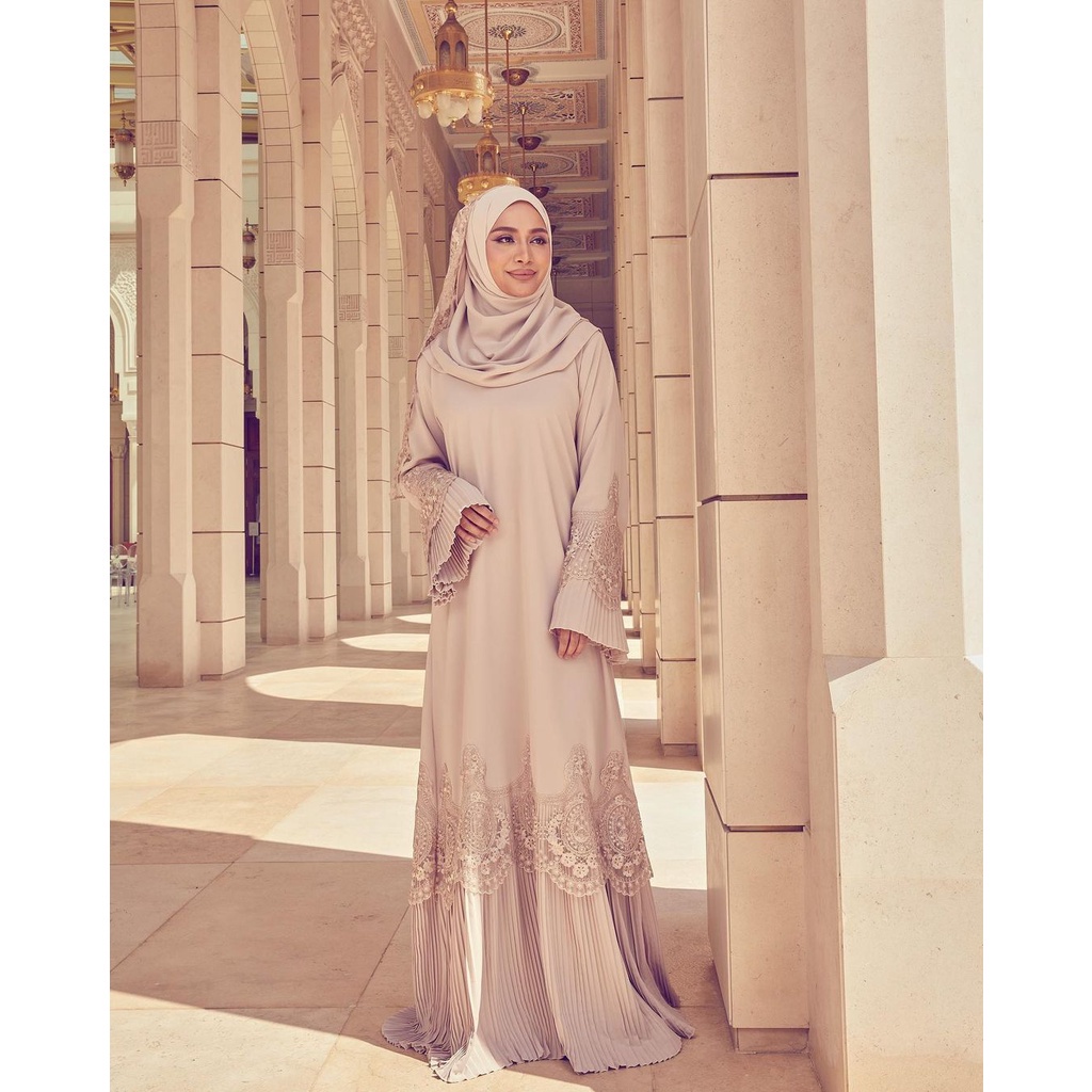 PLEATED ALLIUM ABAYA Abaya Pleated Allium Dresses Muslimah Modern ...