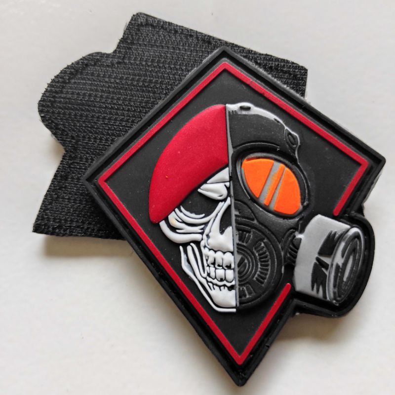 MERAH 3d embossed red beret skull logo rubber patch/rubber patch ...