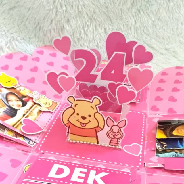 Exploding box with extras in the middle of the mini pop up box ...