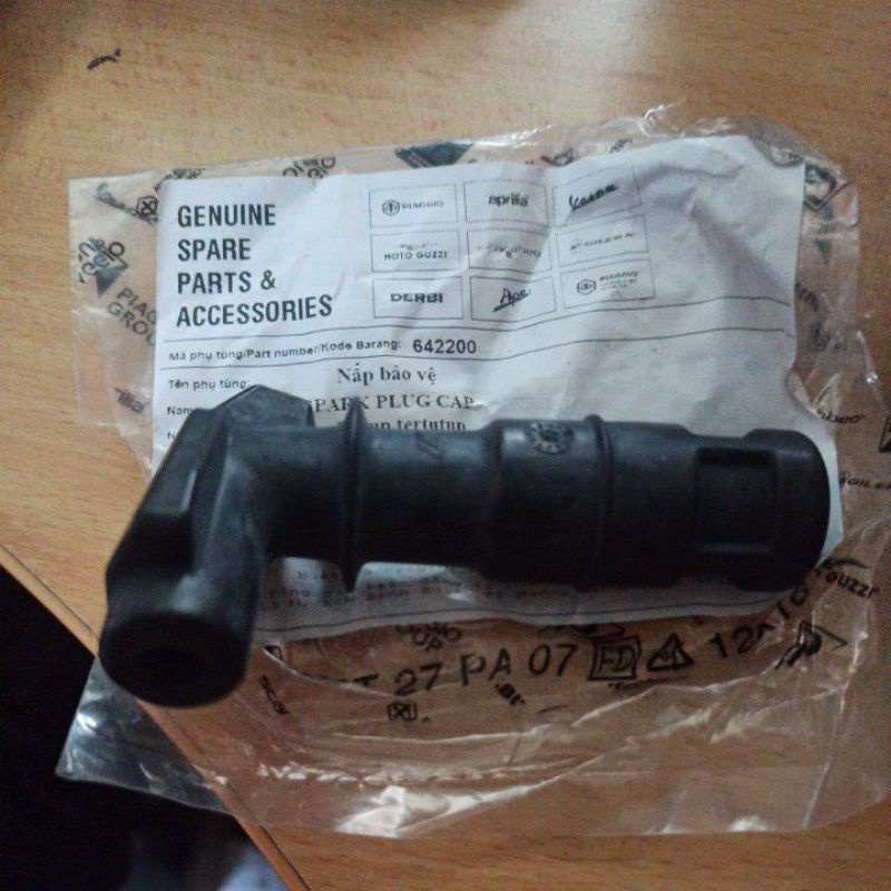 VESPA PIAGGIO SPARK PLUG CAP 3V 642200 / 2V | Shopee Malaysia