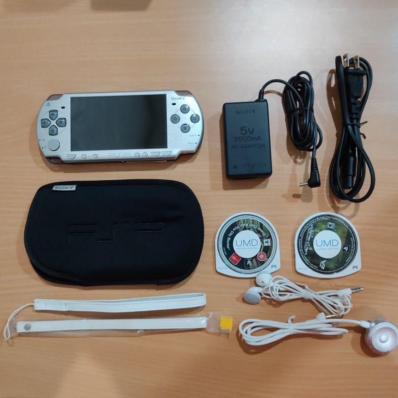 USED Sony PSP 2k Final Fantasy Edition free 2 UMD Game | Shopee Malaysia