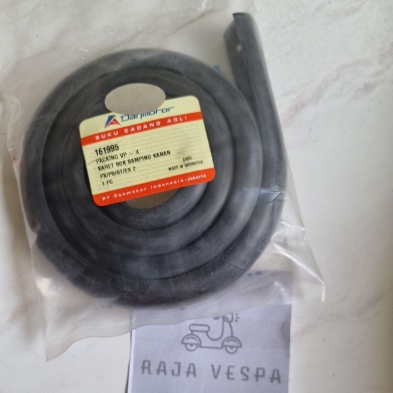 Rubber box for the right side of the Vespa motorbike | Shopee Malaysia