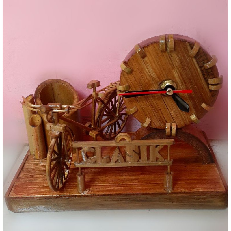 Classic art clock made of bamboo for decorating study tables, office ...