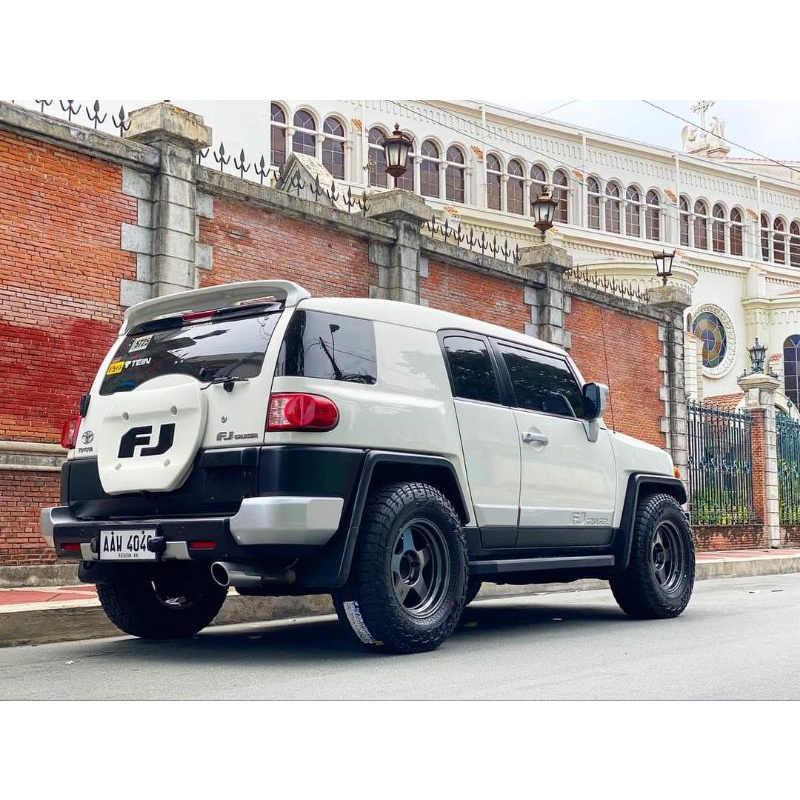 FJ Cruiser fiberglass tire cover in matt black (fix using original ...