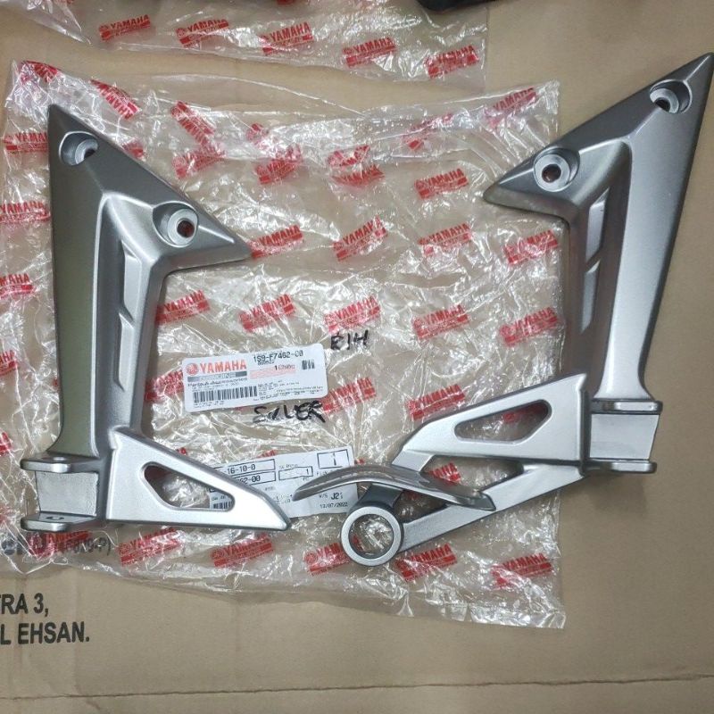 FOOTREST REAR /STAND BELAKANG 135LC/LCV1 SILVER/MATT BLACK ORIGINAL ...