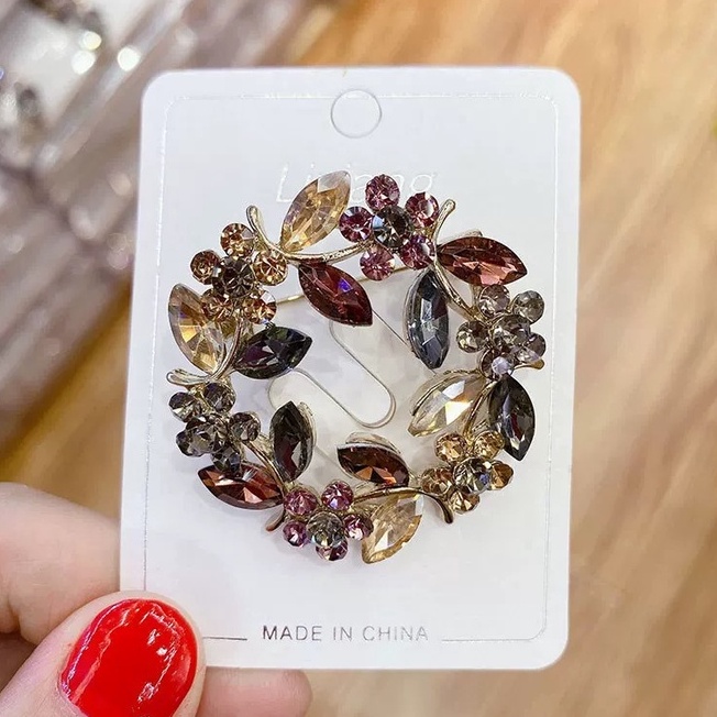 New Sparkling Rhinestone Flower Wreath Brooch High-end Crystal Wreath ...