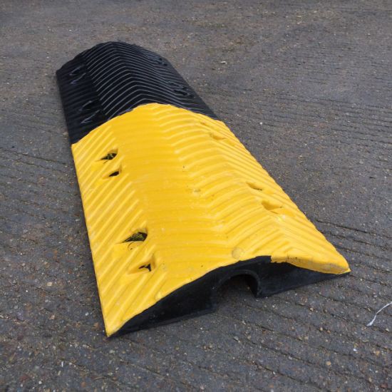 1M HEAVY DUTY RUBBER SPEED HUMP WITH CABLE PROTECTOR (YELLOW/BLACK ...