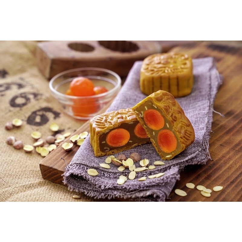 双黄莲蓉月饼 Double Yolk Lotus Mooncake (1pc) | Shopee Malaysia