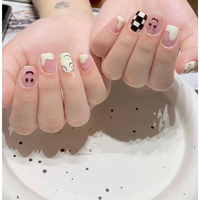 [Nailbox] Model Piece fake hands / lovely square nail box (with glue ...