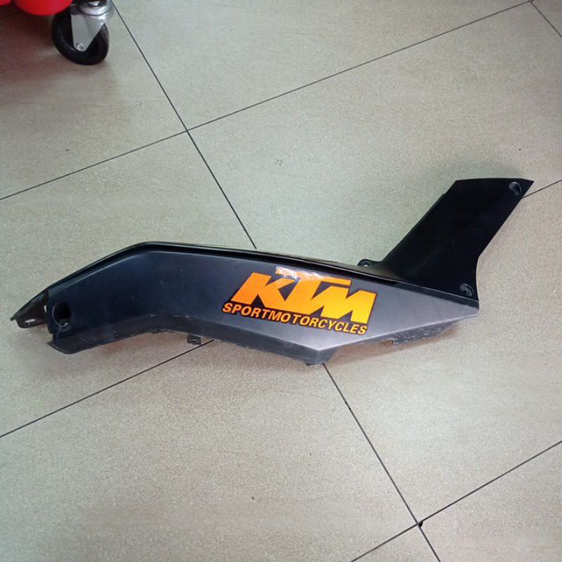 Coverset belakang kanan (RH) KTM 200 Duke V1. original KTM part ...