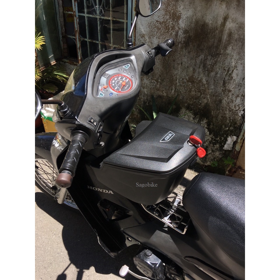 Wave Alpha middle trunk, Givi G12N trunk with vehicle-standard mounting ...