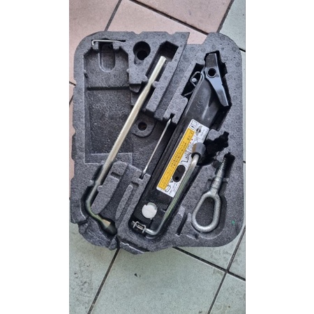 spare tyre tool kit with jack n wrench mini cooper s r56 | Shopee Malaysia