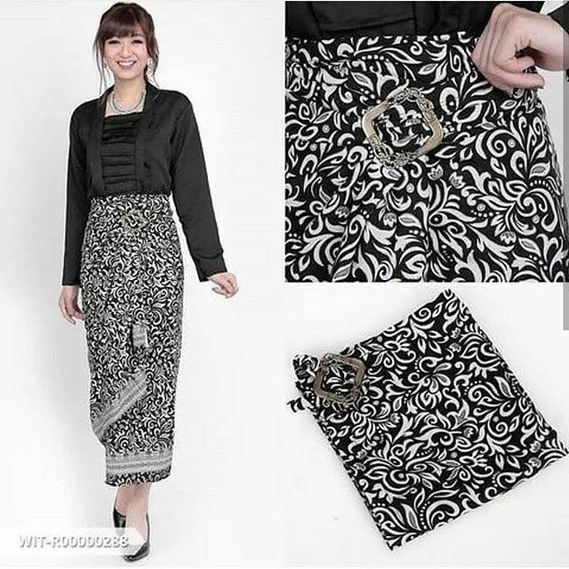 Batik wrapped cloth / silver worm motif wrapped skirt / kebaya wrapped ...