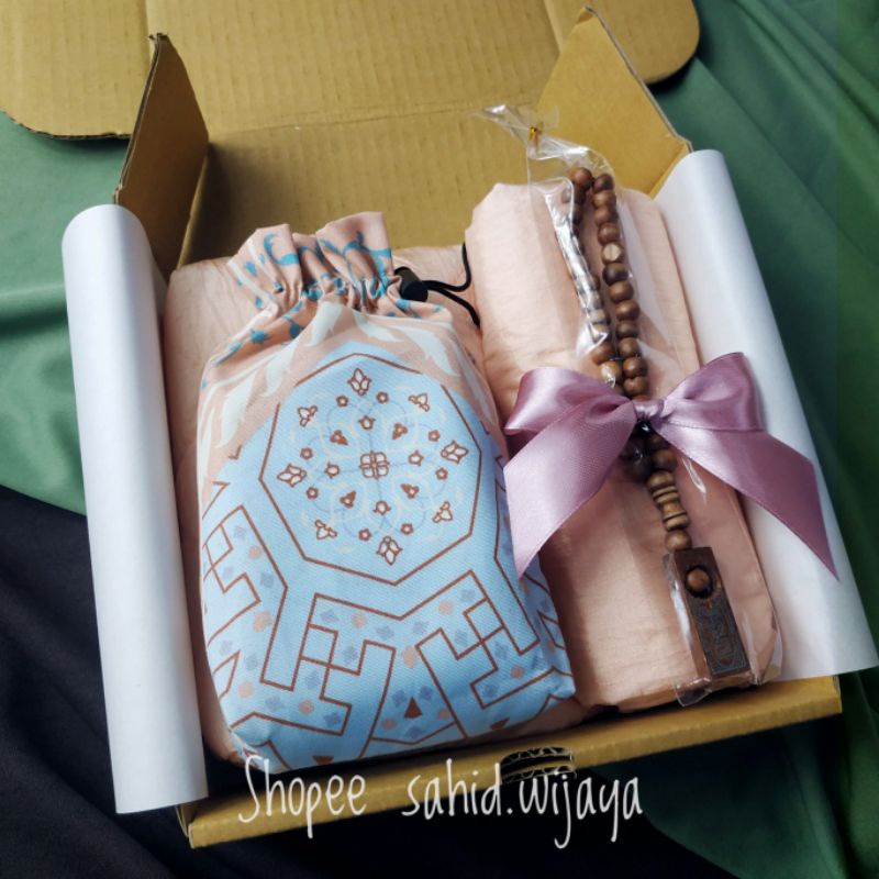 Solehah Prayer Set Hampers Mukena Sajadah / Parcel Gift Box Prayer ...