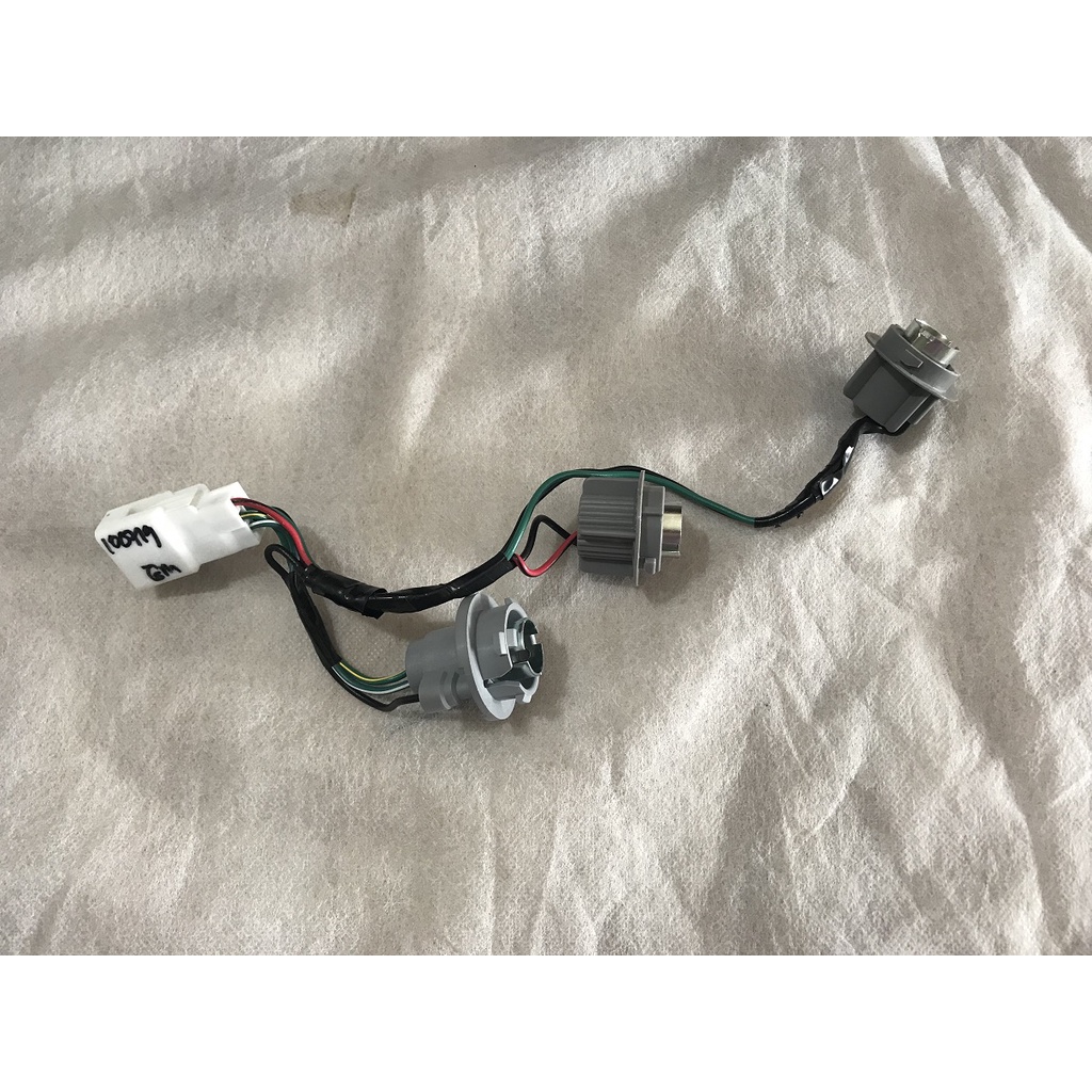 2010-2012 INNOVA BRAKE LIGHT SOCKET ORIGINAL REAR STOP LIGHT SOCKET ...