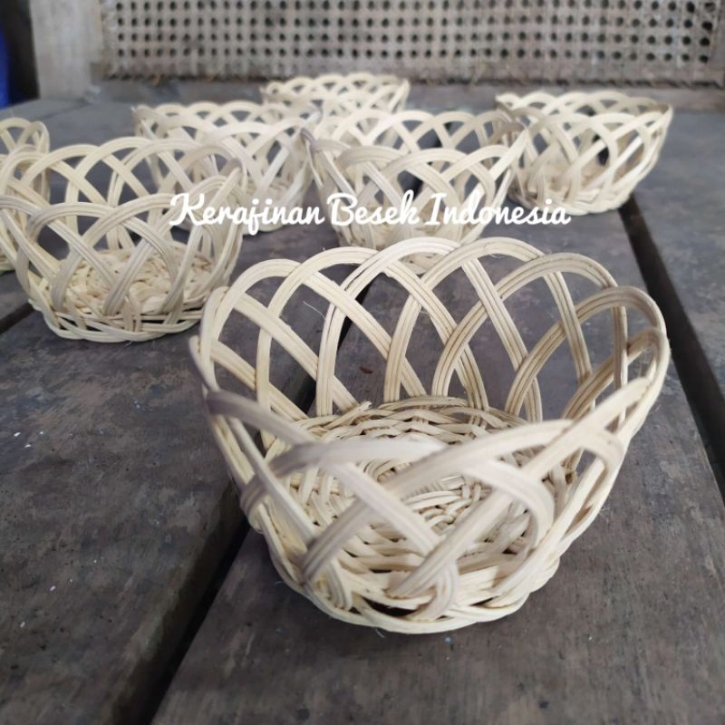 (7 Cm NATURAL RATTAN CANDY BASKET) wedding souvenirs / mini packaging ...