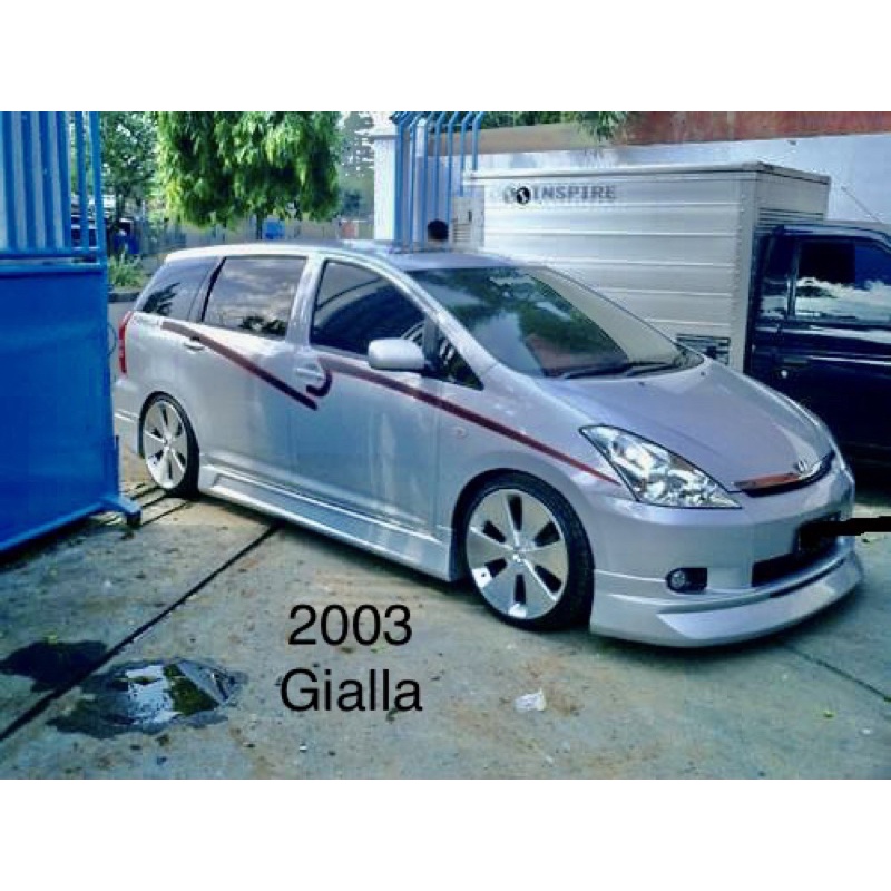 Toyota wish 2003 2004 2005 old facelift ZNE10 Legend gialla bodykit ...