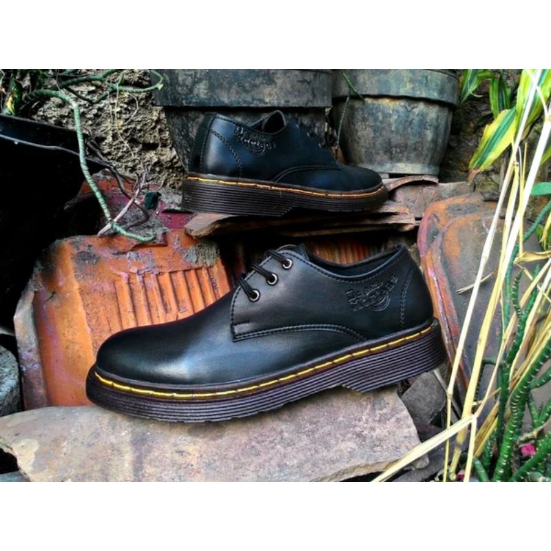 DR. MARTENS Dr. Shoes Martens 3 Holes | Short Zip/Docmart | Size 39-43 ...