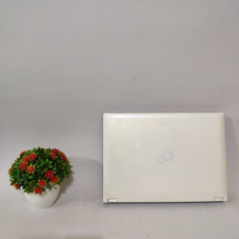 laptop gaming/desain branded japan original Fujitsu lifebook sh560 ...