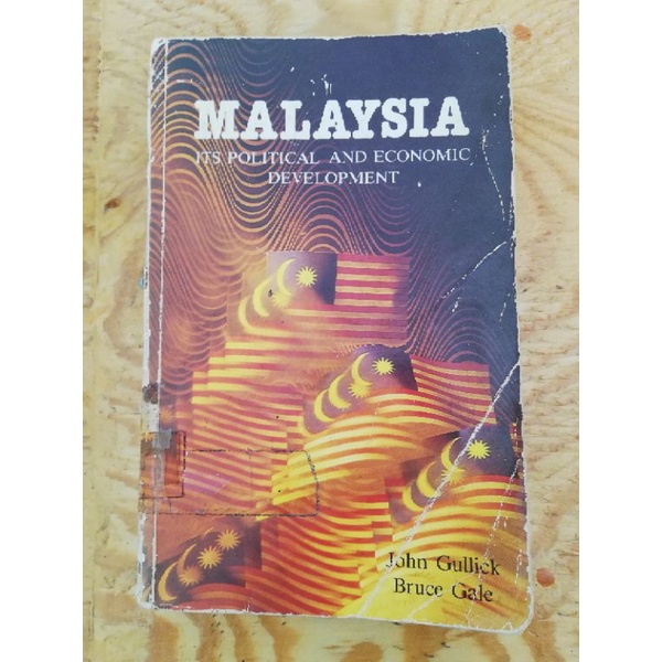 MALAYSIA : ITS POLITICAL AND ECONOMIC DEVELOPMENT (JOHN GULLICK & BRUCE ...