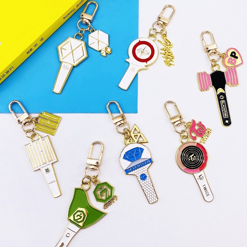 New Kpop Star Glow Stick Shape Metal Key Chain BTS NCT EXO GOT 7 BLACKPINK TWICE StrayKids ...