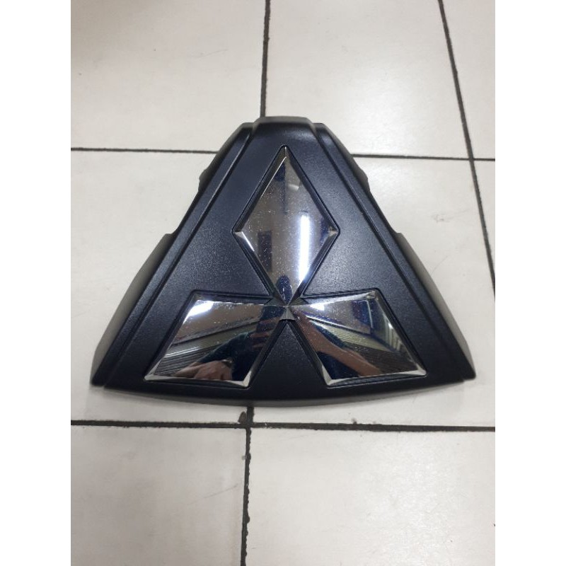 Three Diamond Emblem Original Front Logo Mitsubishi All New Pajero ...